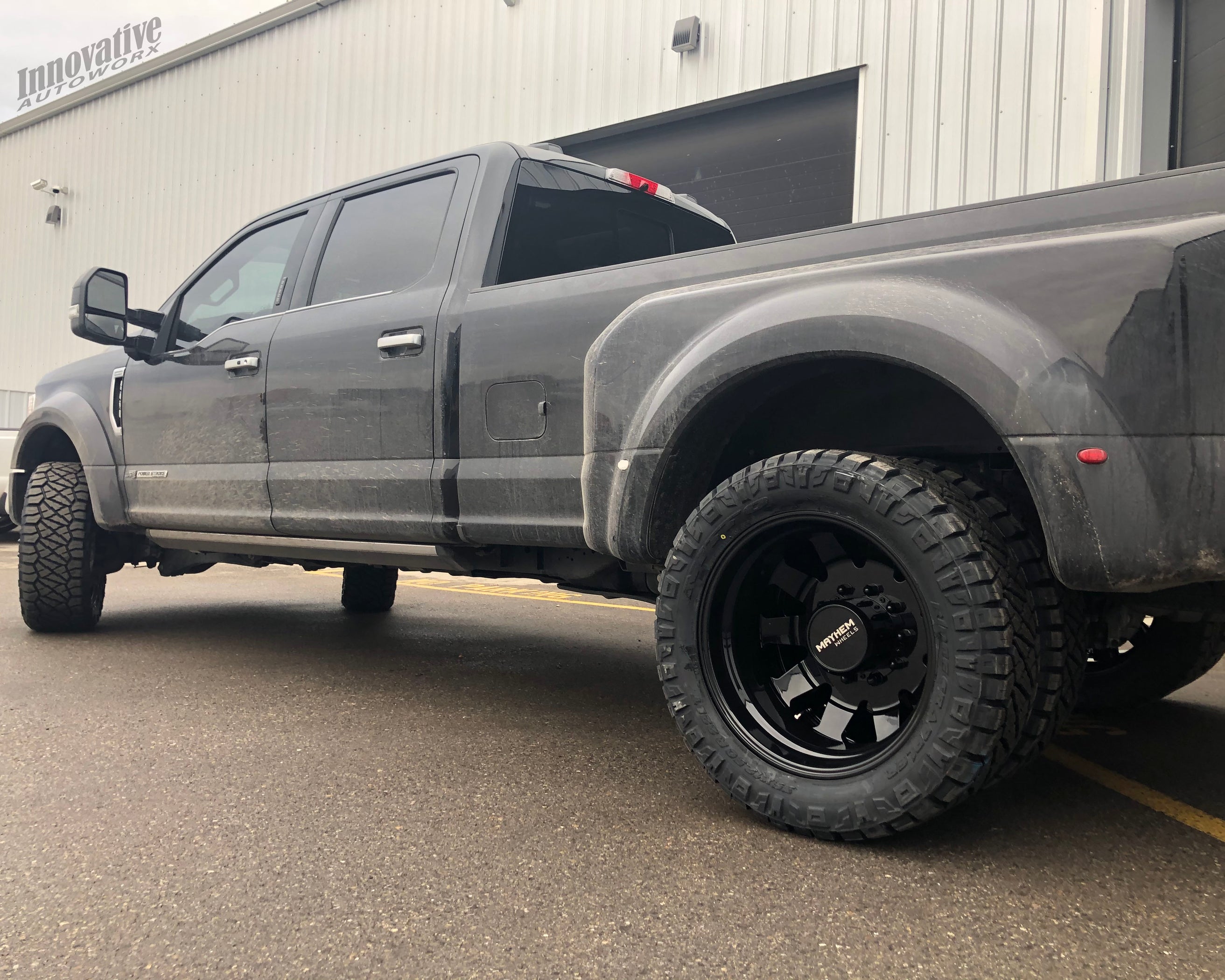 Jantes Mayhem Challenger 8181 noir brillant de 22 po [10x225] — Dually ...